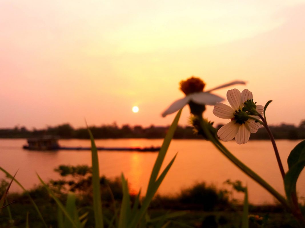 Bộ ảnh hoàng hôn "cực đẹp" chụp bằng điện thoại | Aphoto